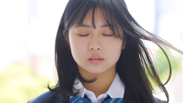 「目を閉じる」の写真素材 1 347 931件の無料イラスト画像 Adobe Stock