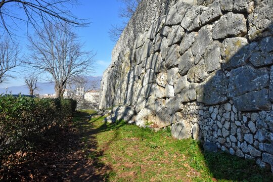 Zyklopenmauerwerk Bilder – Durchsuchen 359 Archivfotos, Vektorgrafiken und Videos | Adobe Stock