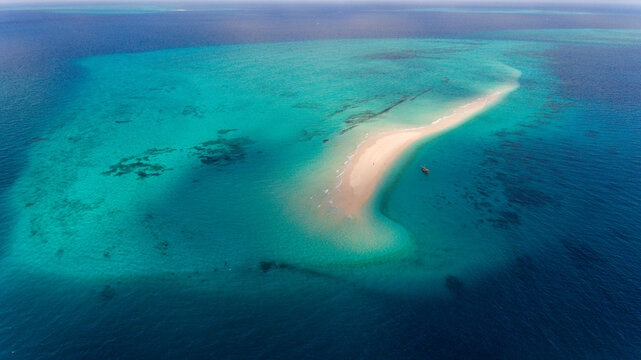 Sandbank Images – Browse 27,570 Stock Photos, Vectors, and Video ...