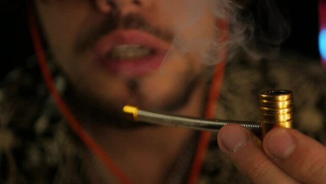 Crack-Pfeife Bilder – Durchsuchen 53 Archivfotos, Vektorgrafiken und ...