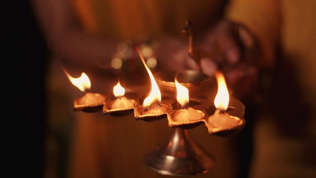 Aarti Bilder – Durchsuchen 4,335 Archivfotos, Vektorgrafiken und Videos ...