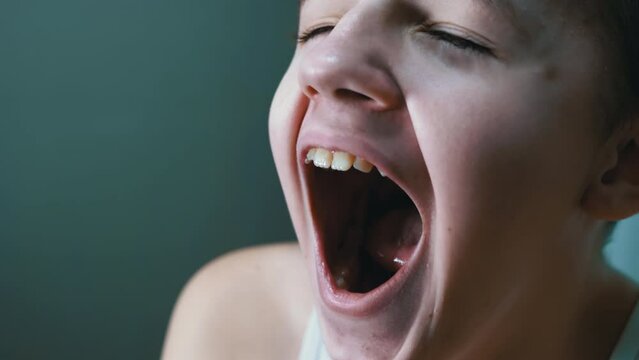 Asleep Mouth Open Bilder – Durchsuchen 19,609 Archivfotos ...