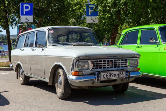Moskvich Bilder – Durchsuchen 670 Archivfotos, Vektorgrafiken und ...