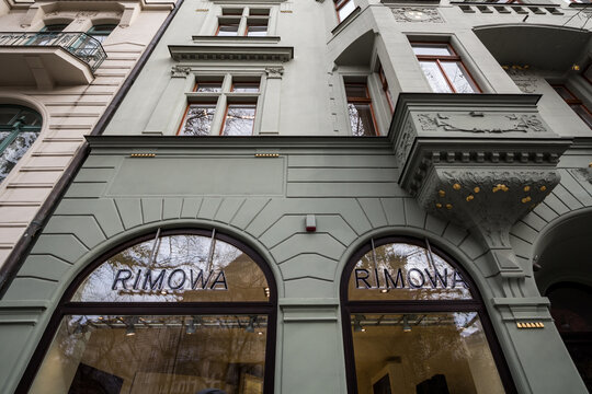 Rimowa Images – Browse 69 Stock Photos, Vectors, and Video | Adobe Stock