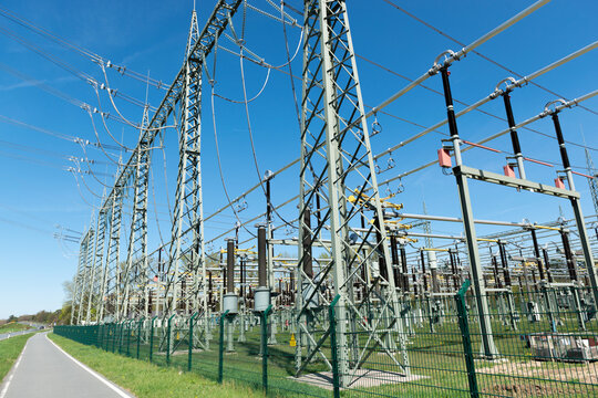 Pylon Bilder – Durchsuchen 188,003 Archivfotos, Vektorgrafiken und ...