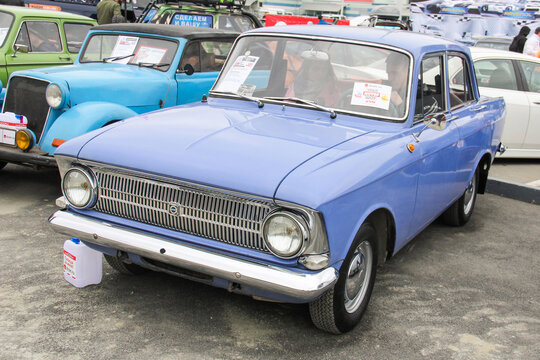 Moskvich Bilder – Durchsuchen 875 Archivfotos, Vektorgrafiken und ...