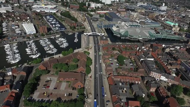"Hull Marina" 影像 – 瀏覽 81 個素材庫相片、向量圖和影片 | Adobe Stock