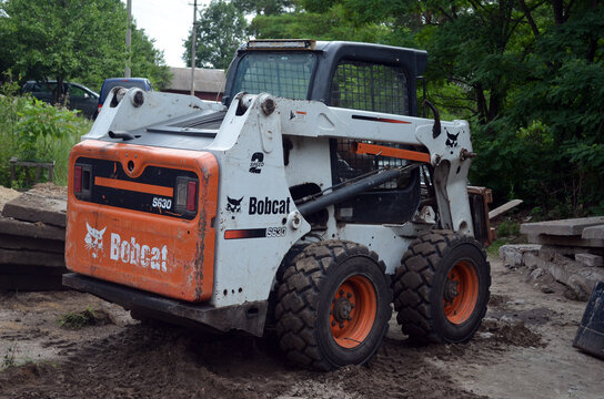 Bobcat Truck Bilder – Durchsuchen 671 Archivfotos, Vektorgrafiken und ...