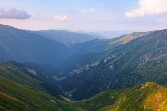 Fagaras Imagens – Procure 13,698 fotos, vetores e vídeos | Adobe Stock