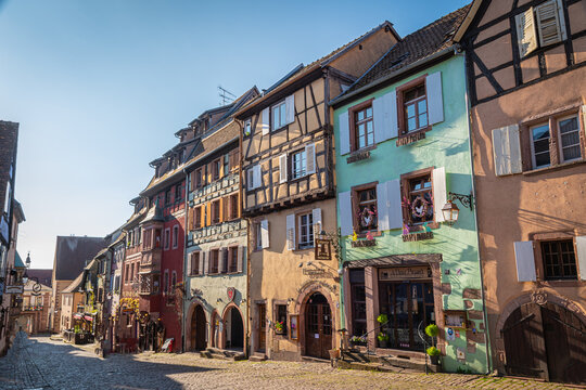 Haut-Rhin Bilder – Durchsuchen 7,921 Archivfotos, Vektorgrafiken und ...