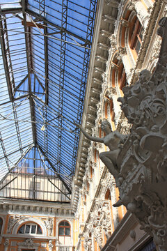 Atrium Bilder – Durchsuchen 174,550 Archivfotos, Vektorgrafiken und ...