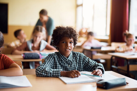 Imágenes de Aula: descubre bancos de fotos, ilustraciones, vectores y ...