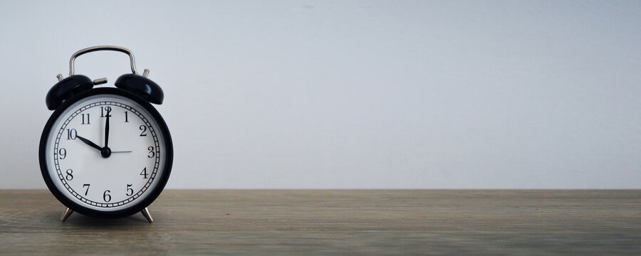 Imágenes de 22H: descubre bancos de fotos, ilustraciones, vectores y ...