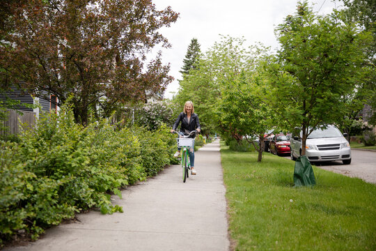 รูปภาพSidewalk – เลือกดูภาพถ่ายสต็อก เวกเตอร์ และวิดีโอ792,198 | Adobe ...