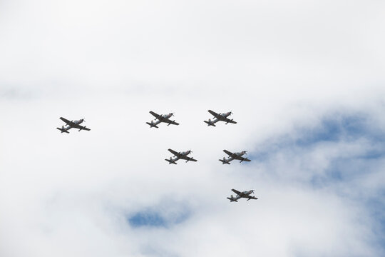 Synchronous Images – Parcourir 4,151 le catalogue de photos, vecteurs ...