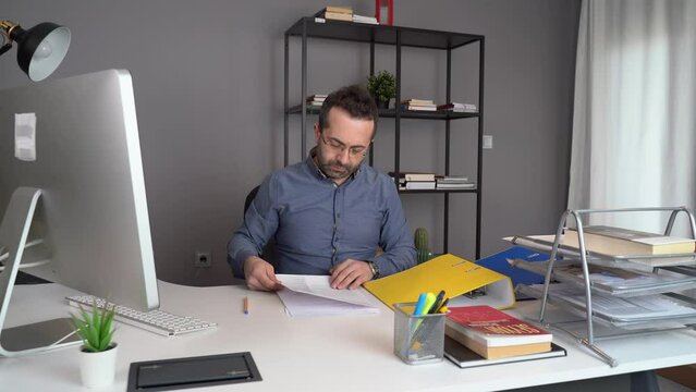 "Reading Document" Images – Browse 210 Stock Photos, Vectors, and Video ...