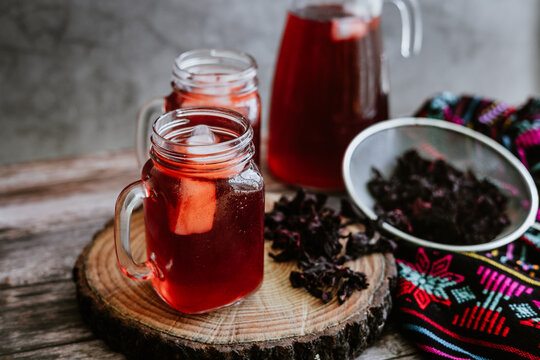 Bissap - Images et vidéos libres de droits | Adobe Stock