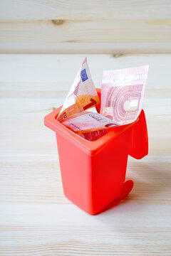 Geldverschwendung bilder – Bläddra bland 354 stockfoton, vektorer och ...