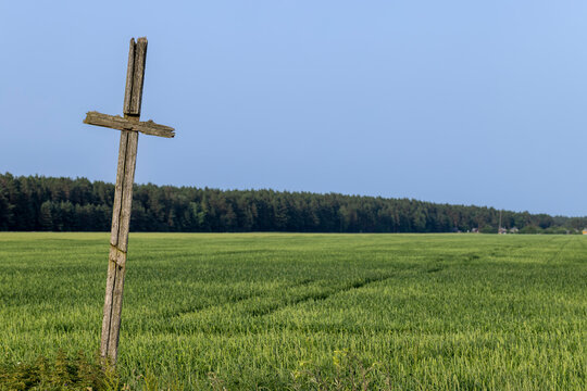 Wooden Cross In Field Images – Browse 7,772 Stock Photos, Vectors, and ...