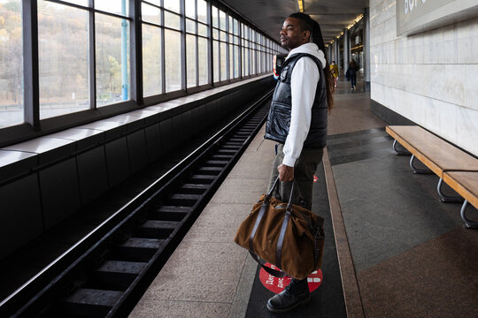 Commuting Images – Browse 273,414 Stock Photos, Vectors, and Video ...