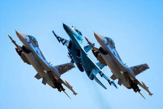 Flanker bilder – Bläddra bland 1,243 stockfoton, vektorer och videor ...