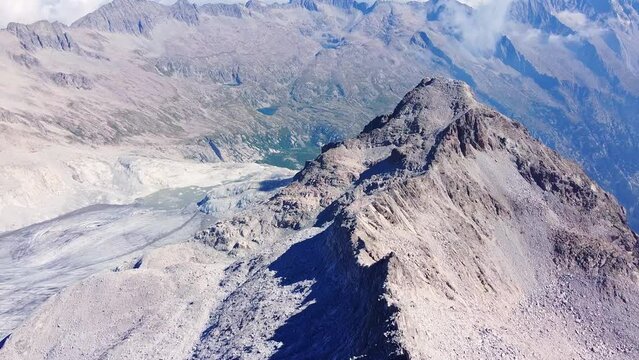 Arete 이미지 – 찾아보기 5,276 스톡 사진, 벡터 및 비디오 | Adobe Stock