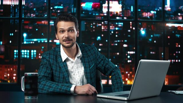 News Studio Desk Images – Browse 10,057 Stock Photos, Vectors, and ...