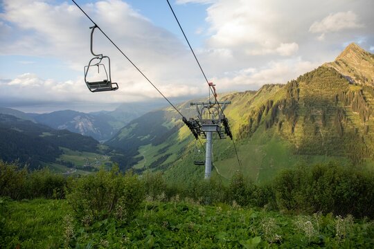 「Telecabin」の画像 - 174 件の Stock 写真、ベクターおよびビデオ | Adobe Stock