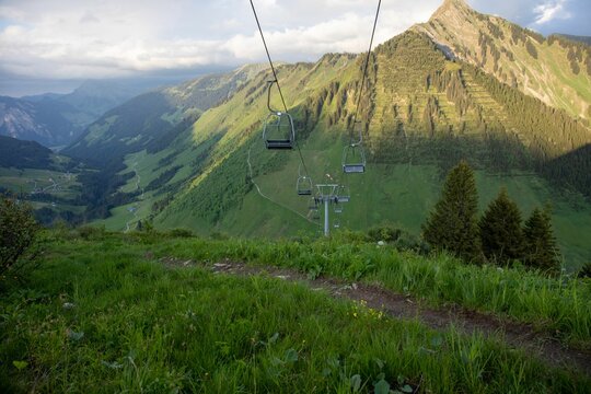 รูปภาพTelecabin – เลือกดูภาพถ่ายสต็อก เวกเตอร์ และวิดีโอ298 | Adobe Stock