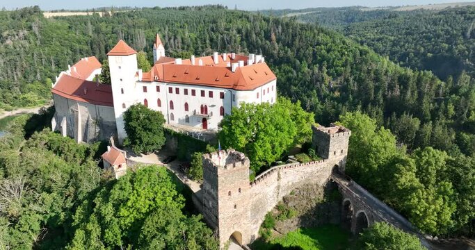 「Bitov」の写真素材 | 397件の無料イラスト画像 | Adobe Stock