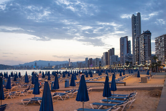 Levante 이미지 – 찾아보기 10,621 스톡 사진, 벡터 및 비디오 | Adobe Stock