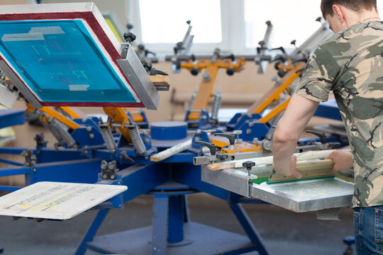 Squeeging Bilder – Durchsuchen 19,953 Archivfotos, Vektorgrafiken und ...