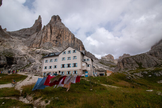 รูปภาพDolomitic – เลือกดูภาพถ่ายสต็อก เวกเตอร์ และวิดีโอ3,996 | Adobe Stock