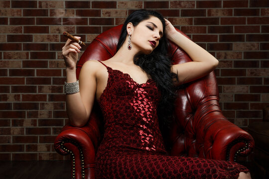 「Cigar.lingerie」の画像 - 962 件の Stock 写真、ベクターおよびビデオ | Adobe Stock