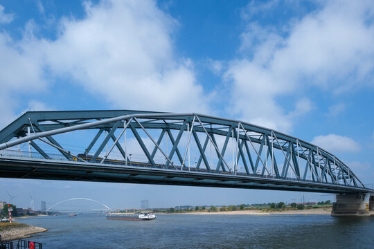 รูปภาพVervoer – เลือกดูภาพถ่ายสต็อก เวกเตอร์ และวิดีโอ287 | Adobe Stock