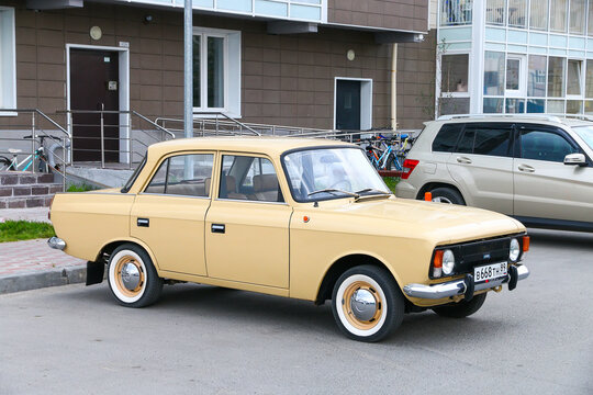 Moskvich Bilder – Durchsuchen 616 Archivfotos, Vektorgrafiken und ...