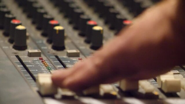 รูปภาพFaders – เลือกดูภาพถ่ายสต็อก เวกเตอร์ และวิดีโอ3,276 | Adobe Stock