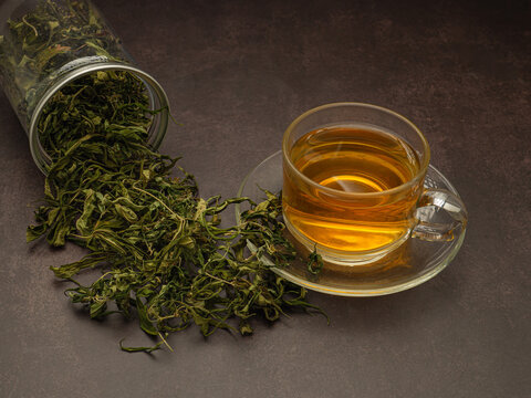 Marijuana Tea"」の写真素材 | 1,092件の無料イラスト画像 | Adobe Stock