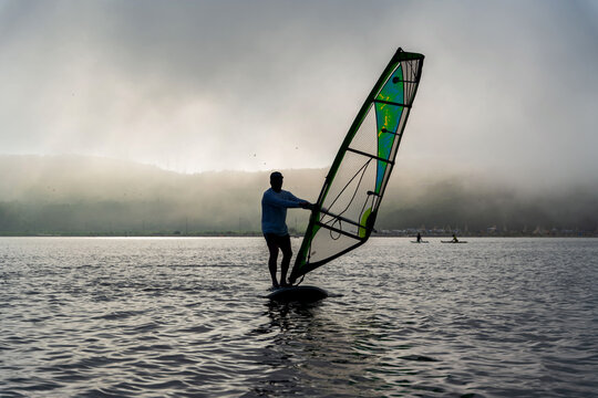 รูปภาพSailboarding – เลือกดูภาพถ่ายสต็อก เวกเตอร์ และวิดีโอ49,954 ...