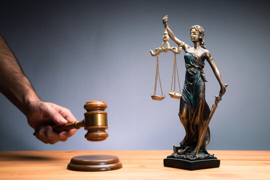 Afbeeldingen over "Justice System" – Blader in stockfoto's, vectoren en ...