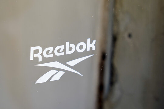 「Reebok」の写真素材 | 1,398件の無料イラスト画像 | Adobe Stock