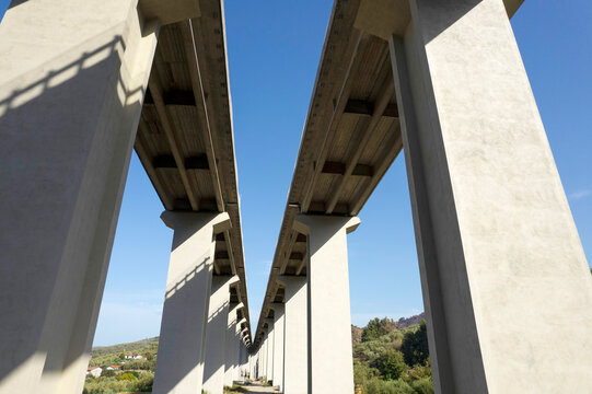 "Concrete Pylons" Bilder – Durchsuchen 97 Archivfotos, Vektorgrafiken ...