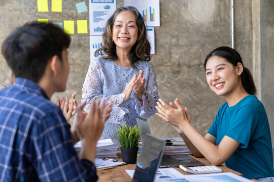 Imágenes de Applauded: descubre bancos de fotos, ilustraciones ...