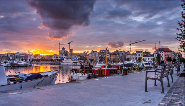 Imágenes de Quay: descubre bancos de fotos, ilustraciones, vectores y ...