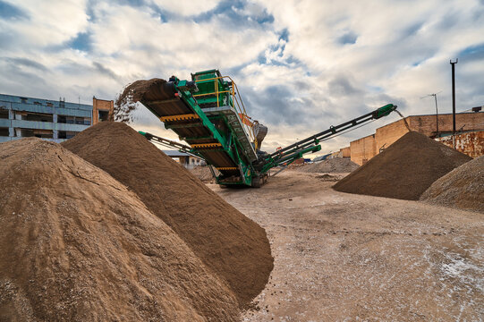 รูปภาพCrushing – เลือกดูภาพถ่ายสต็อก เวกเตอร์ และวิดีโอ368,599 | Adobe ...