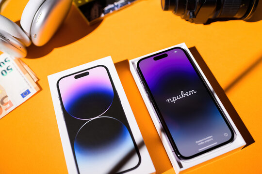 Iphone Text Box Images – Browse 218 Stock Photos, Vectors, and Video ...