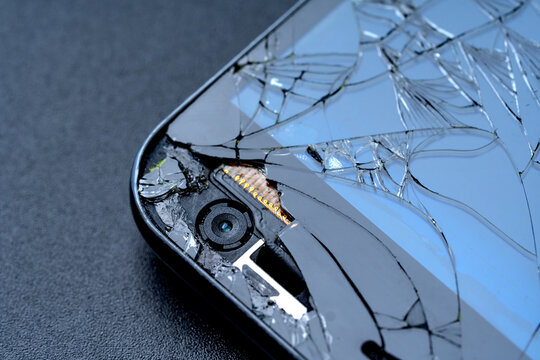 Ruined Cracked Device Bilder – Durchsuchen 4,408 Archivfotos ...