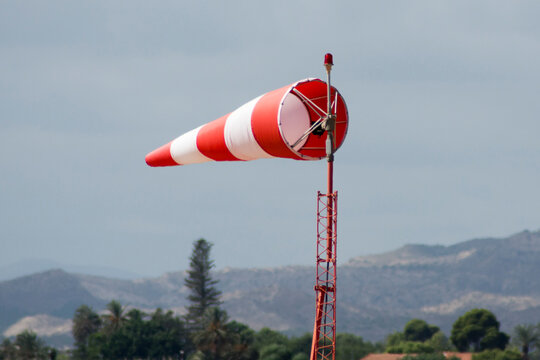 "Wind Sleeve" Bilder – Durchsuchen 15,379 Archivfotos, Vektorgrafiken ...