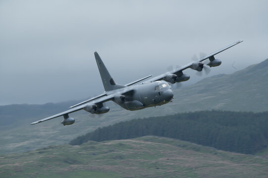 "Mach Loop"-Bilder: Stock-Fotos & -Videos. | Adobe Stock