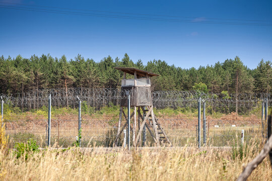 "Border Fence" Images – Browse 778 Stock Photos, Vectors, and Video ...